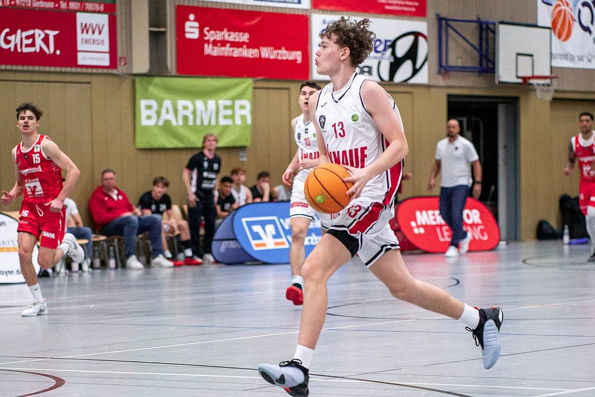 FÜNFZEHN DREIER BEIM ACHTEN HEIMSIEG IN SERIE | Würzburg Baskets