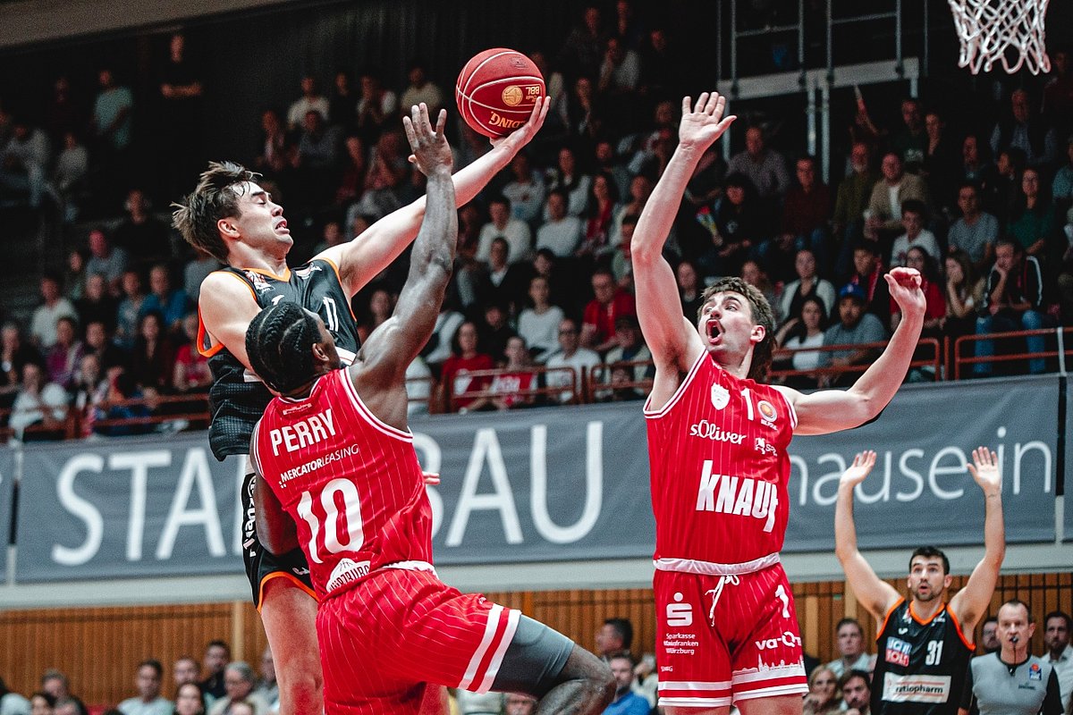 GELINGT DIE REVANCHE FÜR DIE KNAPPE NIEDERLAGE IM POKAL? | Würzburg Baskets