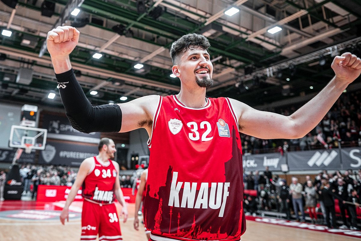 CARVACHO BLEIBT BIS ENDE DER SAISON - PETERKA GEHT | Würzburg Baskets